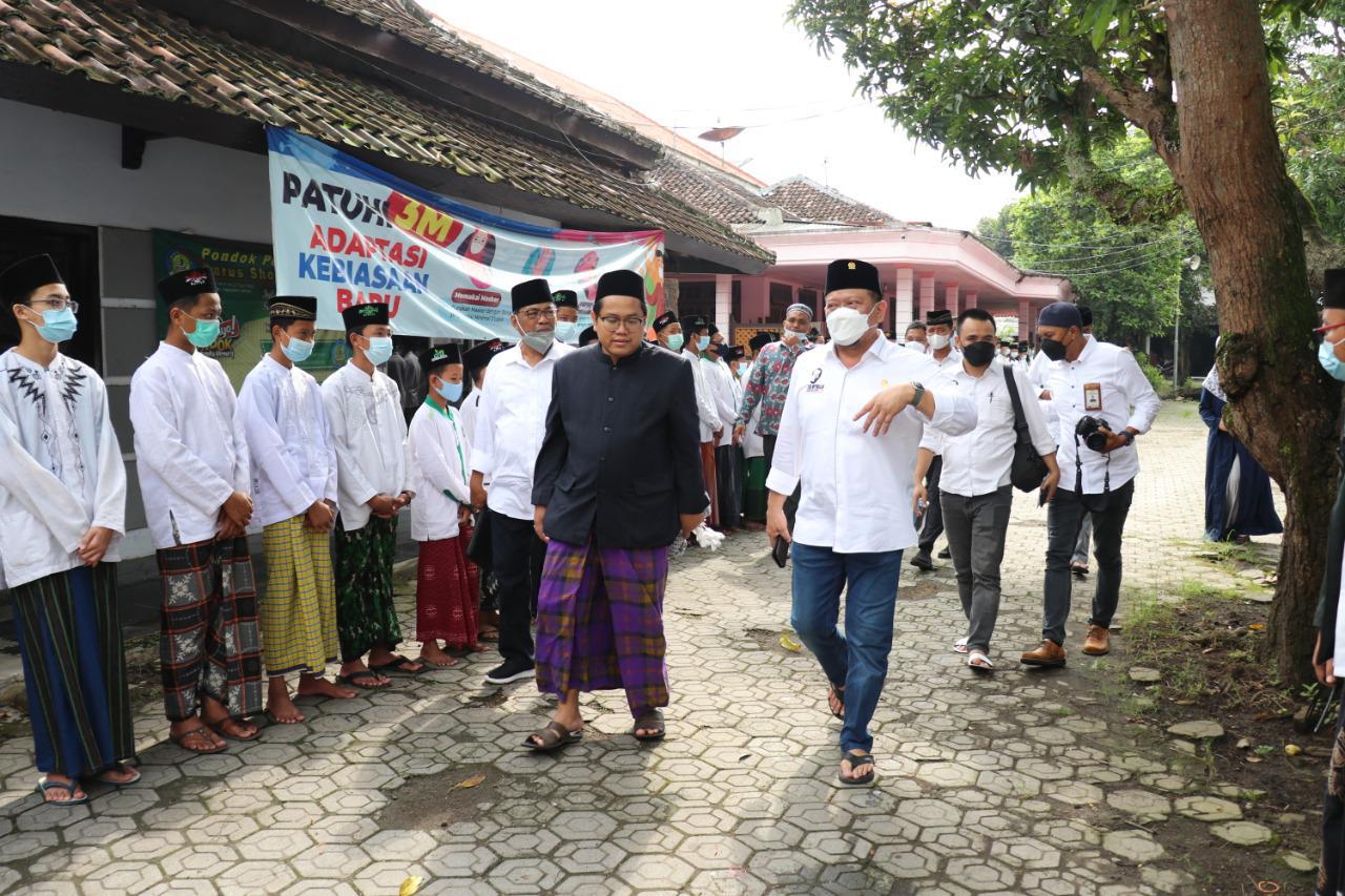 Ketua DPD RI Apresiasi Kementerian PUPR Bangun MCK di Pondok Pesantren ...