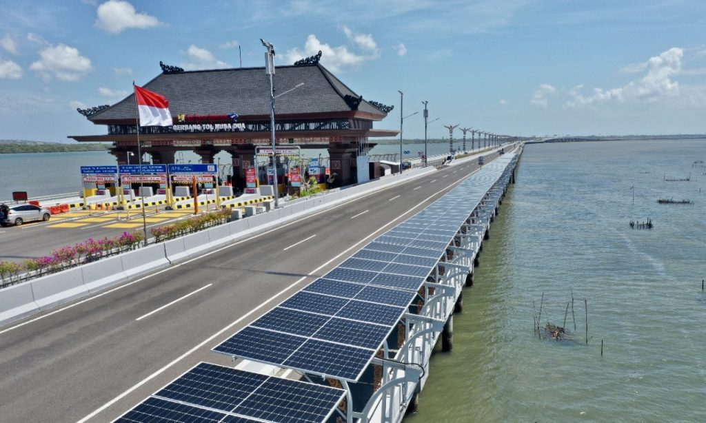 PLTS di Jalan Tol Bali-Mandara Resmi Beroperasi - Bisnistoday