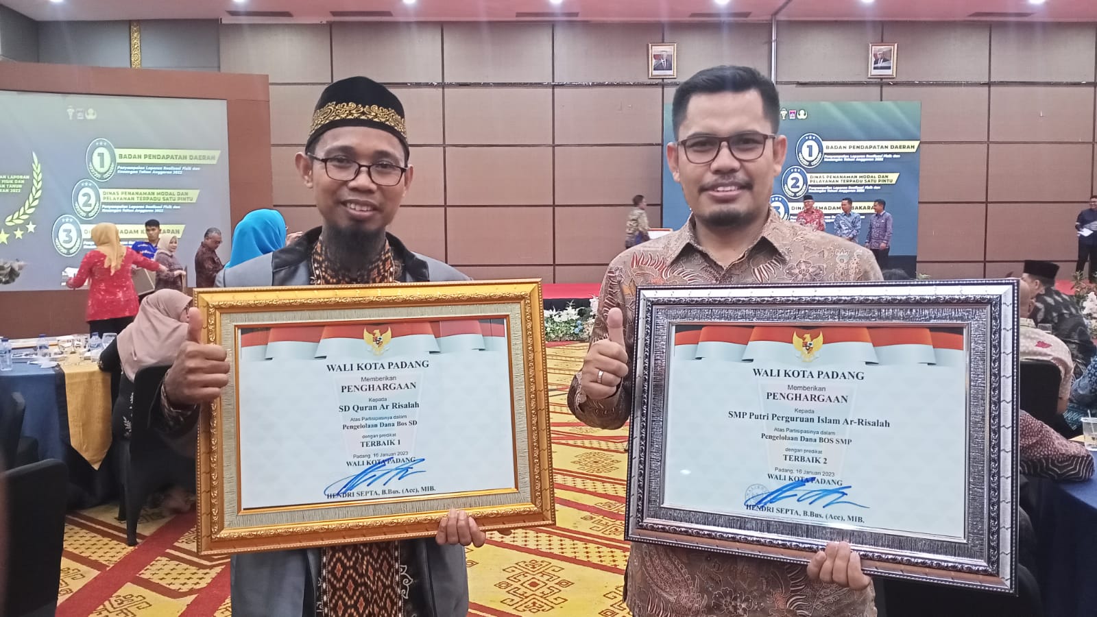 SD Qur'an dan SMP Putri Ar Risalah Raih Pemko Padang Award 2023 ...