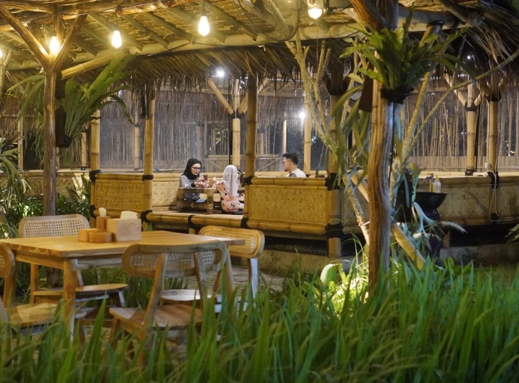 Wisata Kuliner Omah Badok Suguhkan Nuansa Kampung Halaman - Bisnistoday