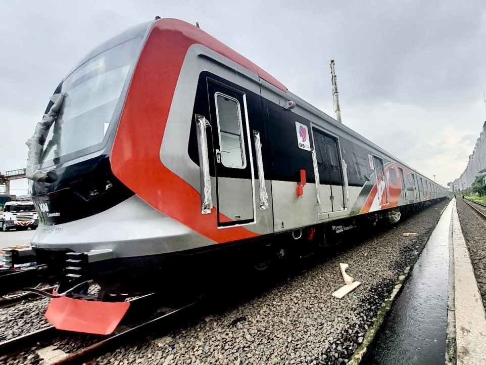 KRL Baru Buatan Lokal Resmi Melayani Lintas Bogor, Tambah Kapasitas ...