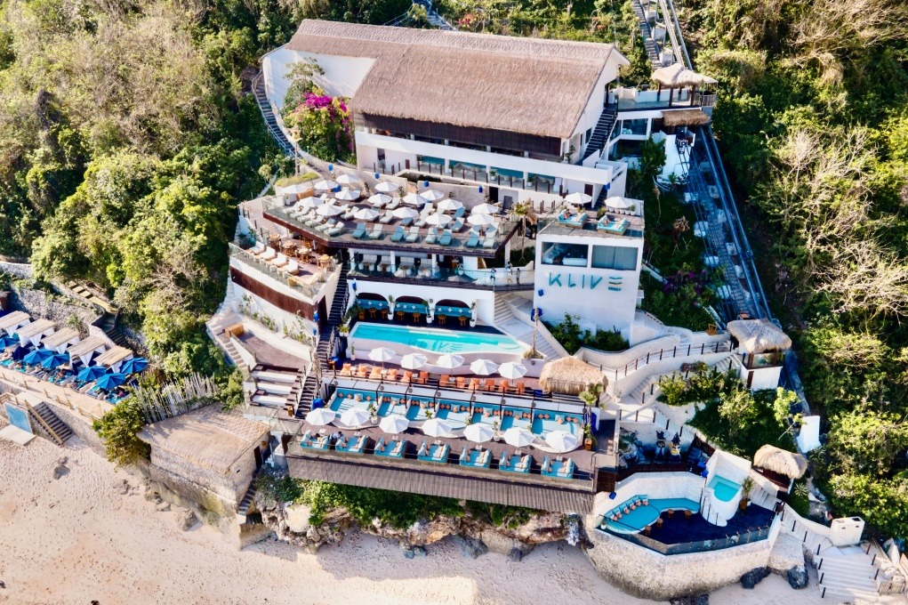 Menjelajahi Tujuh Level Klive Beach Club Bali, Destinasi Cliff-to-Sea ...